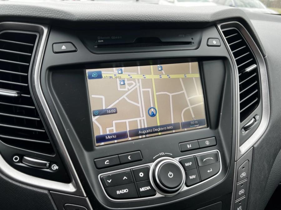 Brūns Hyundai Santa Fe 2015 Rīga, ar dzinēja tilpumu 2.00 L un nobraukumu 261 tūkst. km par 13950 €, foto 35 vietnē AUTOMOTO.COM.LV