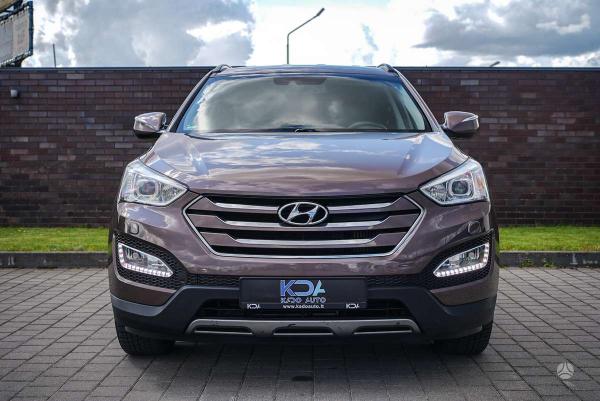 Brown Hyundai Santa Fe 2015 in Marijampole, with an engine capacity of 2.20 L and mileage of 200 thousand km for 9250 €, photo 3 on AUTOMOTO.COM.LV