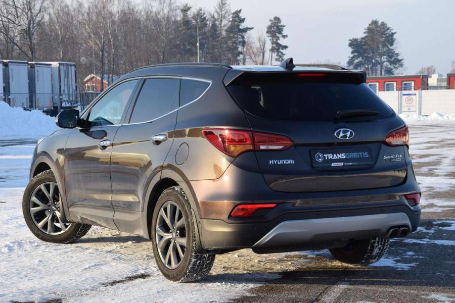Brown Hyundai Santa Fe 2016 in Vilnius, with an engine capacity of 2.20 L and mileage of 188 thousand km for 13499 €, photo 8 on AUTOMOTO.COM.LV