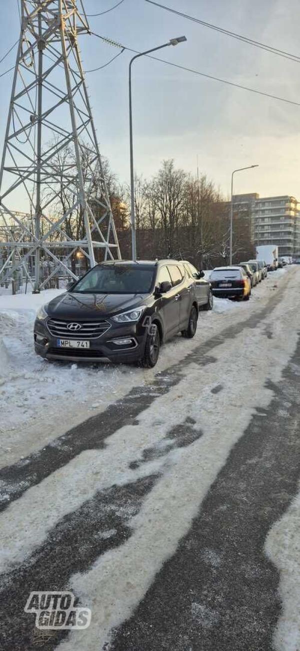 Brown Hyundai Santa Fe 2016 in Vilnius, with an engine capacity of 2.20 L and mileage of 222 thousand km for 8500 €, photo 1 on AUTOMOTO.COM.LV