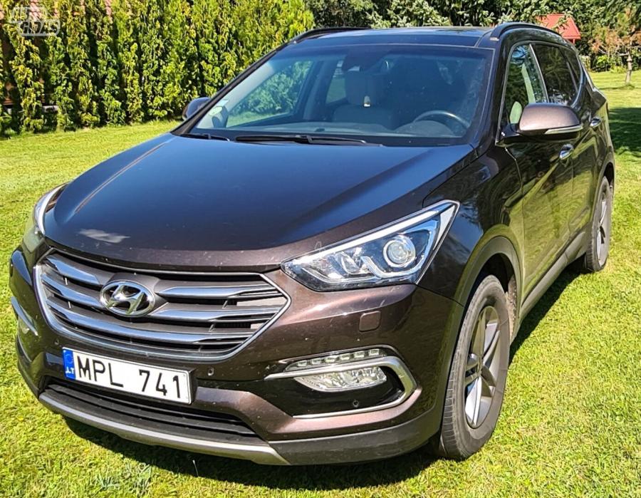 Brown Hyundai Santa Fe 2016 in Vilnius, with an engine capacity of 2.20 L and mileage of 222 thousand km for 8500 €, photo 3 on AUTOMOTO.COM.LV