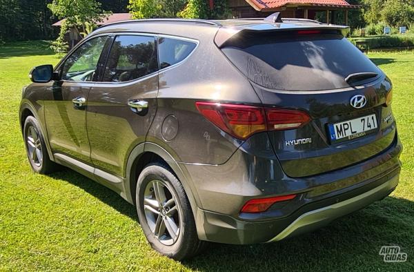 Brown Hyundai Santa Fe 2016 in Vilnius, with an engine capacity of 2.20 L and mileage of 222 thousand km for 8500 €, photo 6 on AUTOMOTO.COM.LV