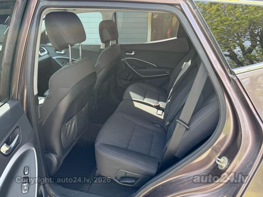 Brown Hyundai Santa Fe 2016 in Tallinn, with an engine capacity of 2.20 L and mileage of 210 thousand km for 13400 €, photo 10 on AUTOMOTO.COM.LV