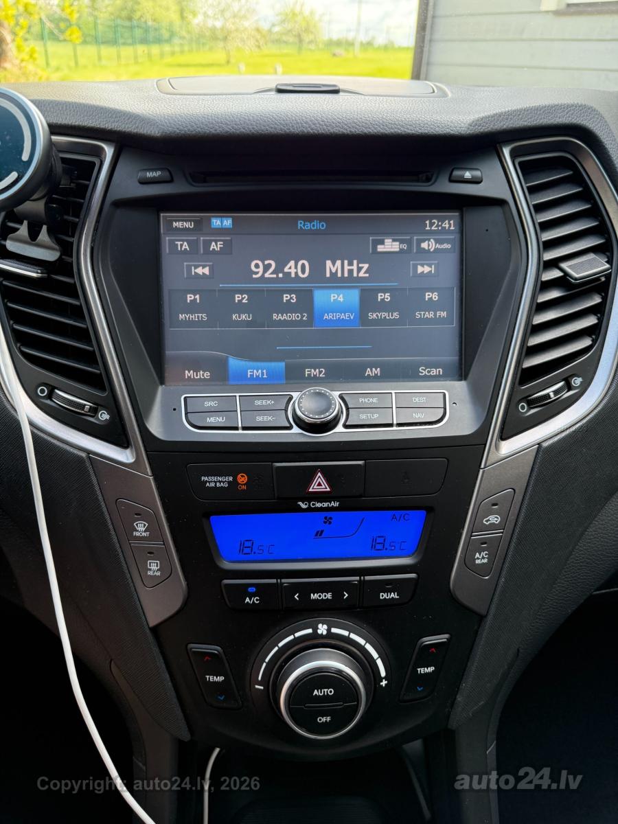 Brown Hyundai Santa Fe 2016 in Tallinn, with an engine capacity of 2.20 L and mileage of 210 thousand km for 13400 €, photo 14 on AUTOMOTO.COM.LV