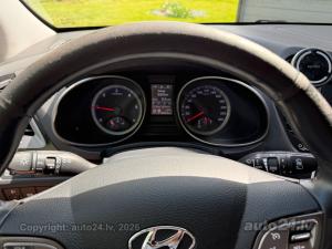 Brown Hyundai Santa Fe 2016 in Tallinn, with an engine capacity of 2.20 L and mileage of 210 thousand km for 13400 €, photo 17 on AUTOMOTO.COM.LV