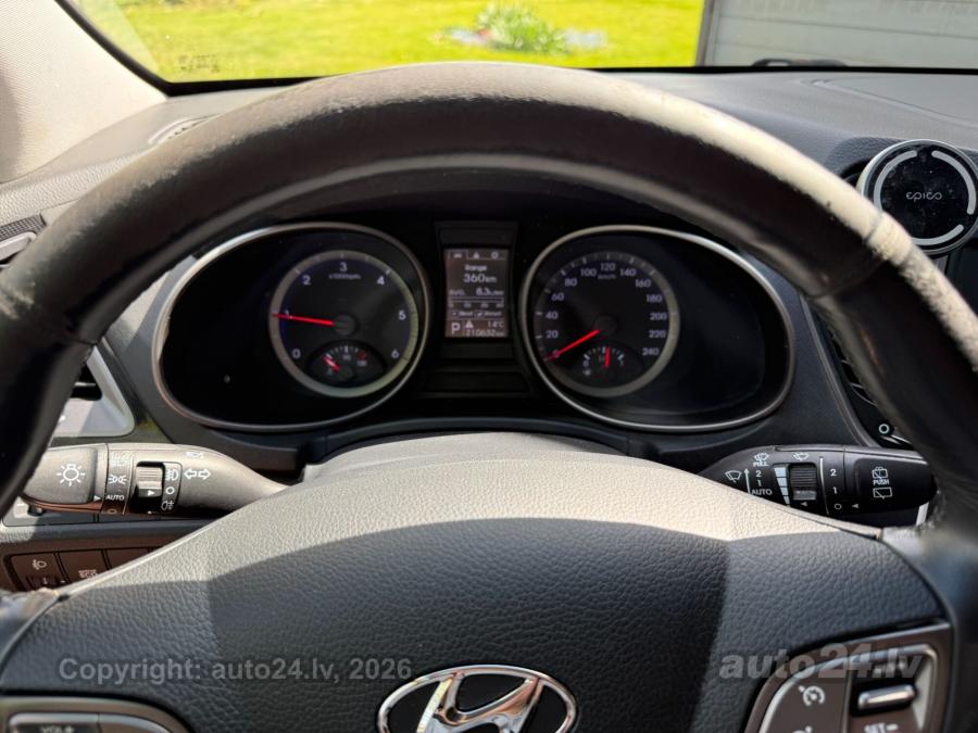 Brown Hyundai Santa Fe 2016 in Tallinn, with an engine capacity of 2.20 L and mileage of 210 thousand km for 13400 €, photo 17 on AUTOMOTO.COM.LV