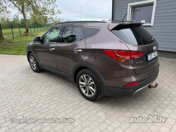 Hyundai Santa Fe 2016 Saue vietnē Brūns Hyundai Santa Fe 2016 Saue, ar dzinēja tilpumu 2.20 L un nobraukumu 213 tūkst. km par 13500 €, foto 4 vietnē AUTOMOTO.COM.LV
