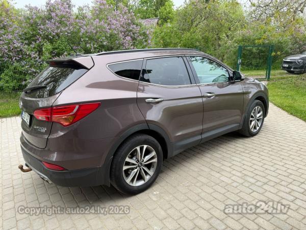 Hyundai Santa Fe 2016 Saue vietnē Brūns Hyundai Santa Fe 2016 Saue, ar dzinēja tilpumu 2.20 L un nobraukumu 213 tūkst. km par 13500 €, foto 5 vietnē AUTOMOTO.COM.LV