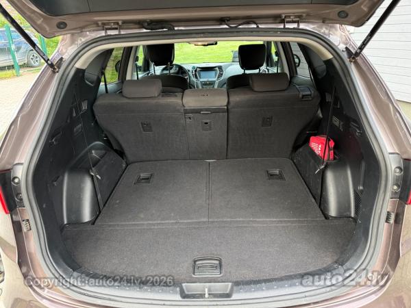 Hyundai Santa Fe 2016 Saue vietnē Brūns Hyundai Santa Fe 2016 Saue, ar dzinēja tilpumu 2.20 L un nobraukumu 213 tūkst. km par 13500 €, foto 6 vietnē AUTOMOTO.COM.LV