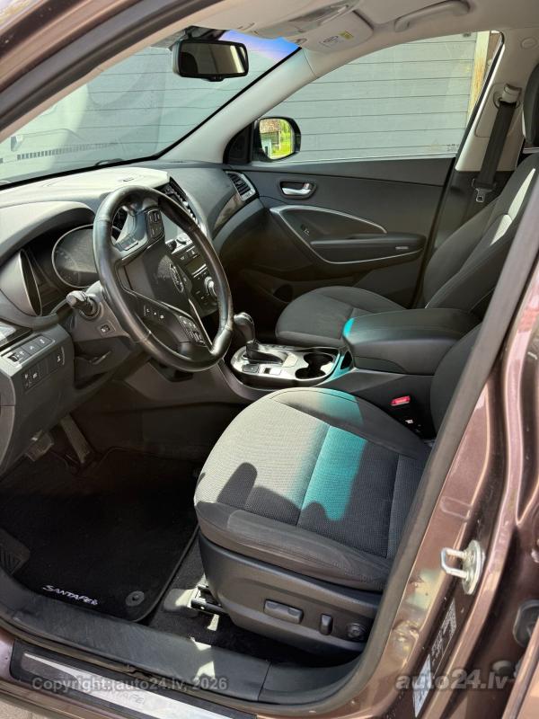 Hyundai Santa Fe 2016 Saue vietnē Brūns Hyundai Santa Fe 2016 Saue, ar dzinēja tilpumu 2.20 L un nobraukumu 213 tūkst. km par 13500 €, foto 8 vietnē AUTOMOTO.COM.LV