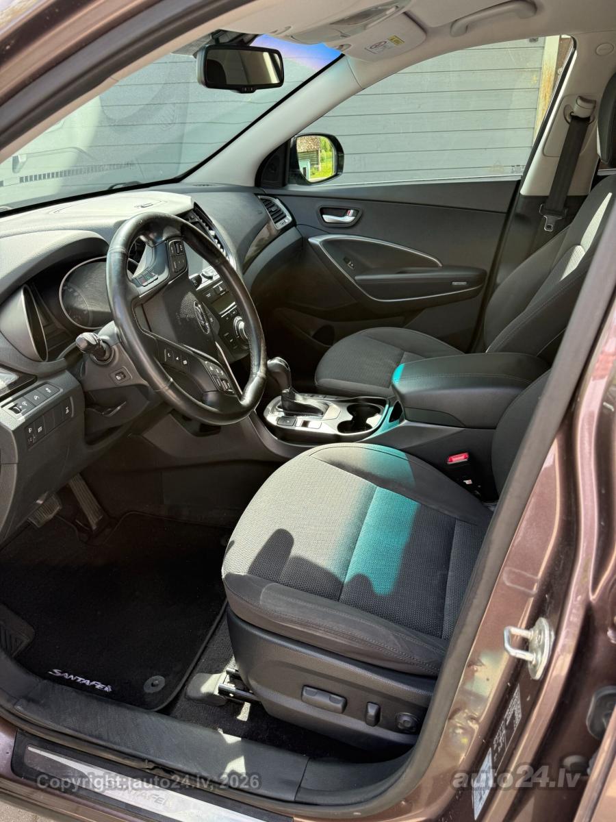 Brown Hyundai Santa Fe 2016 in Saue, with an engine capacity of 2.20 L and mileage of 213 thousand km for 13500 €, photo 8 on AUTOMOTO.COM.LV