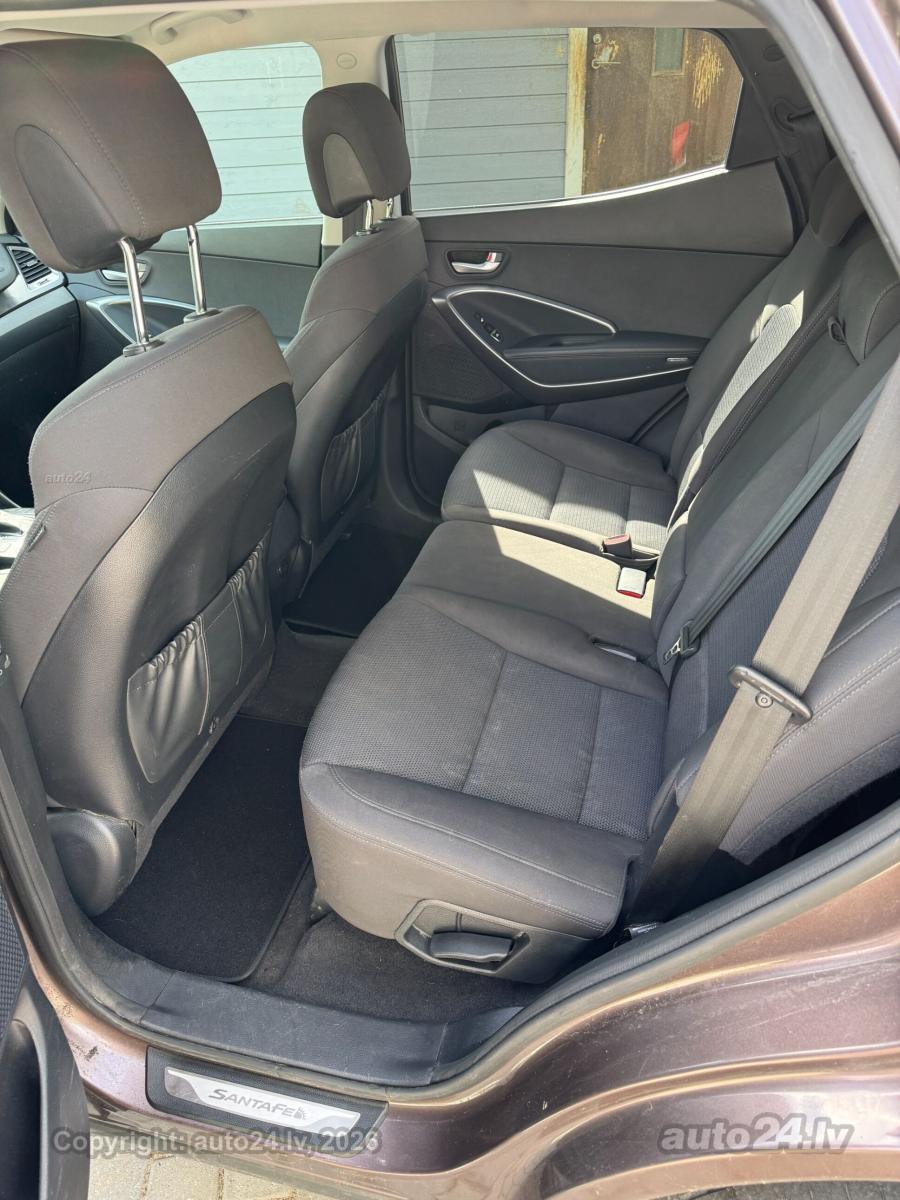 Brown Hyundai Santa Fe 2016 in Saue, with an engine capacity of 2.20 L and mileage of 213 thousand km for 13500 €, photo 9 on AUTOMOTO.COM.LV