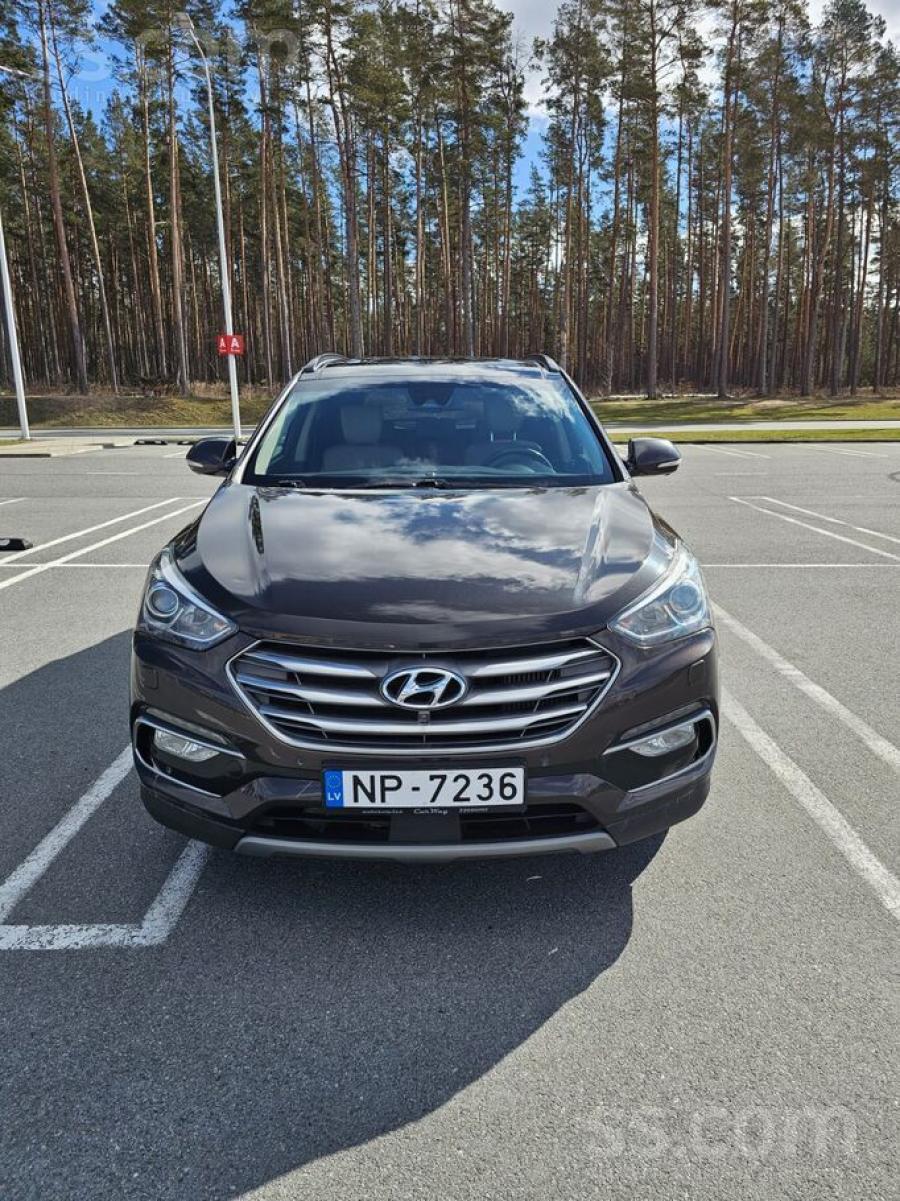 Brown Hyundai Santa Fe 2017 in Riga, with an engine capacity of 2.20 L and mileage of 174 thousand km for 15700 €, photo 1 on AUTOMOTO.COM.LV
