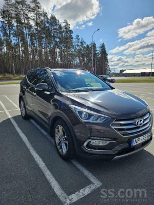 Brown Hyundai Santa Fe 2017 in Riga, with an engine capacity of 2.20 L and mileage of 174 thousand km for 15700 €, photo 2 on AUTOMOTO.COM.LV