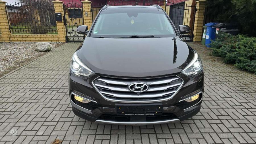 Brown Hyundai Santa Fe 2017 in Marijampole, with an engine capacity of 2.20 L and mileage of 83 thousand km for 15950 €, photo 4 on AUTOMOTO.COM.LV