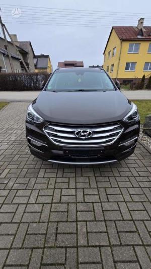 Brown Hyundai Santa Fe 2017 in Marijampole, with an engine capacity of 2.20 L and mileage of 83 thousand km for 15950 €, photo 5 on AUTOMOTO.COM.LV