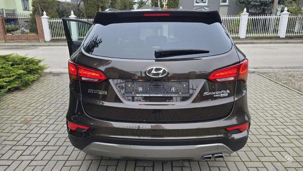 Brown Hyundai Santa Fe 2017 in Marijampole, with an engine capacity of 2.20 L and mileage of 83 thousand km for 15950 €, photo 9 on AUTOMOTO.COM.LV