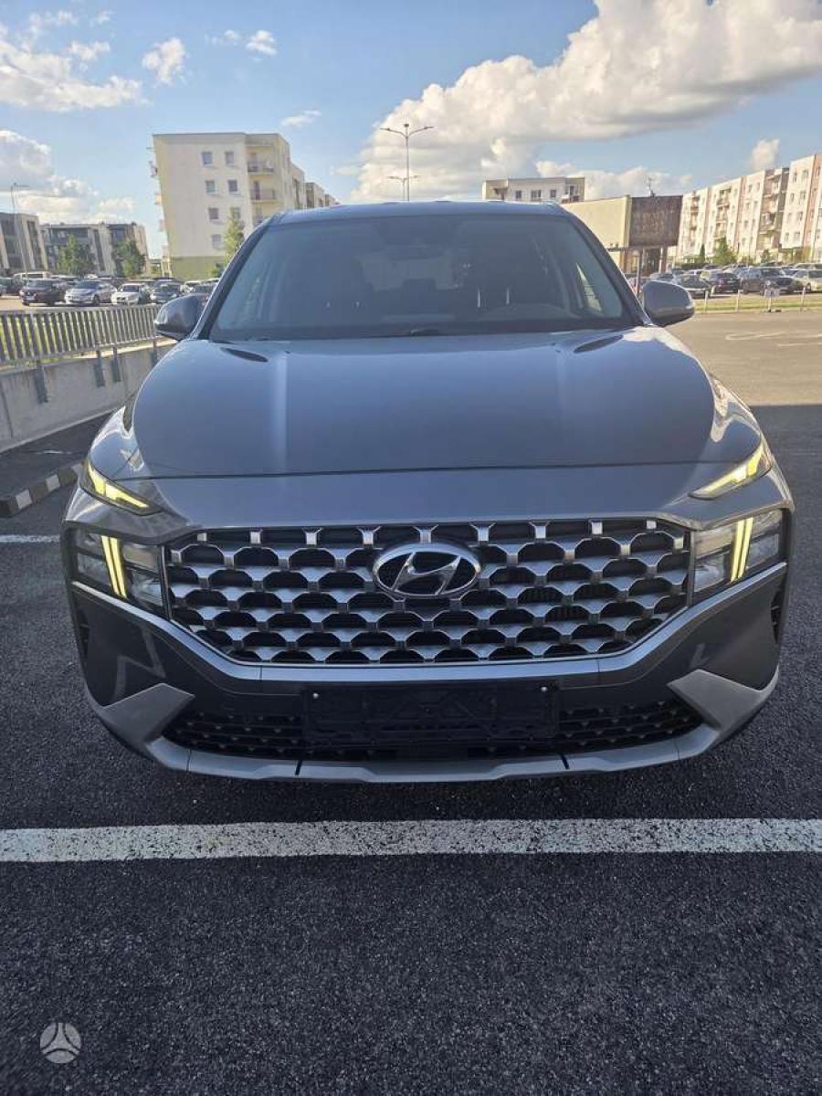 Brown Hyundai Santa Fe 2021 in Vilnius, with an engine capacity of 2.15 L and mileage of 145 thousand km for 18150 €, photo 1 on AUTOMOTO.COM.LV