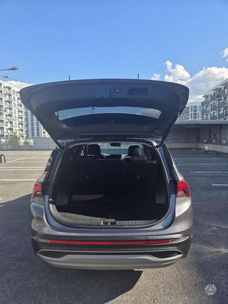 Brown Hyundai Santa Fe 2021 in Vilnius, with an engine capacity of 2.15 L and mileage of 145 thousand km for 18150 €, photo 8 on AUTOMOTO.COM.LV