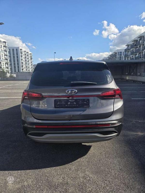 Brown Hyundai Santa Fe 2021 in Vilnius, with an engine capacity of 2.15 L and mileage of 145 thousand km for 18150 €, photo 8 on AUTOMOTO.COM.LV
