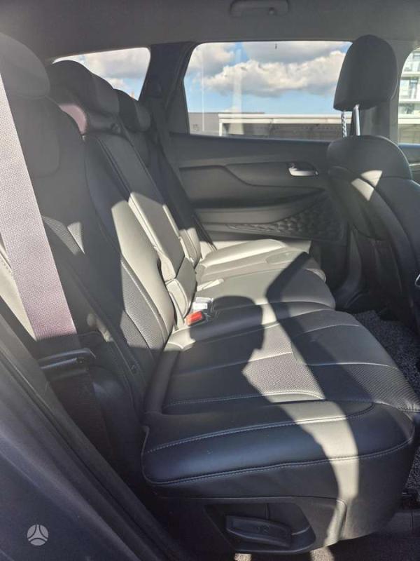 Brown Hyundai Santa Fe 2021 in Vilnius, with an engine capacity of 2.15 L and mileage of 145 thousand km for 18150 €, photo 10 on AUTOMOTO.COM.LV