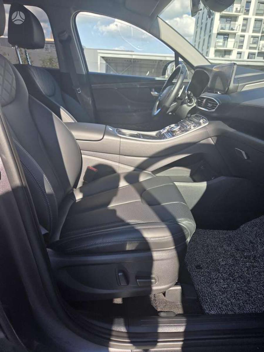 Brown Hyundai Santa Fe 2021 in Vilnius, with an engine capacity of 2.15 L and mileage of 145 thousand km for 18150 €, photo 12 on AUTOMOTO.COM.LV