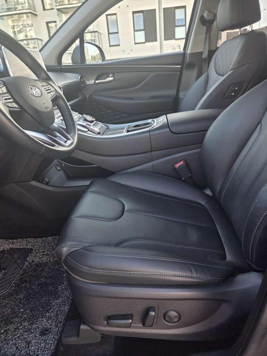 Brown Hyundai Santa Fe 2021 in Vilnius, with an engine capacity of 2.15 L and mileage of 145 thousand km for 18150 €, photo 14 on AUTOMOTO.COM.LV