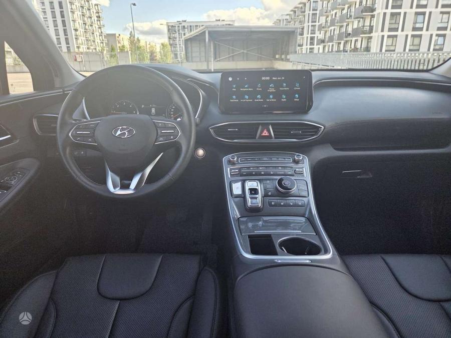 Brown Hyundai Santa Fe 2021 in Vilnius, with an engine capacity of 2.15 L and mileage of 145 thousand km for 18150 €, photo 19 on AUTOMOTO.COM.LV