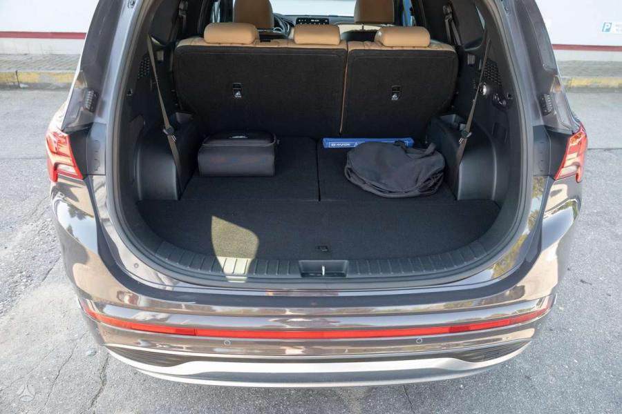 Brown Hyundai Santa Fe 2022 in Vilnius, with an engine capacity of 1.60 L and mileage of 59 thousand km for 28800 €, photo 45 on AUTOMOTO.COM.LV
