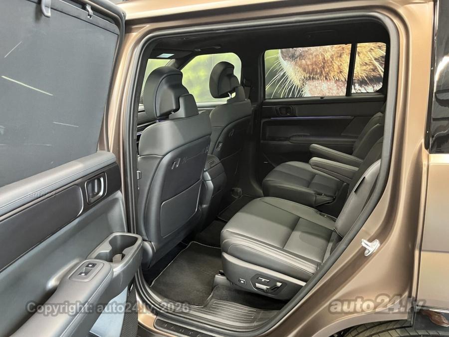 Brown Hyundai Santa Fe 2025 in Tallinn, with an engine capacity of 1.60 L and mileage of 32 thousand km for 59900 €, photo 8 on AUTOMOTO.COM.LV