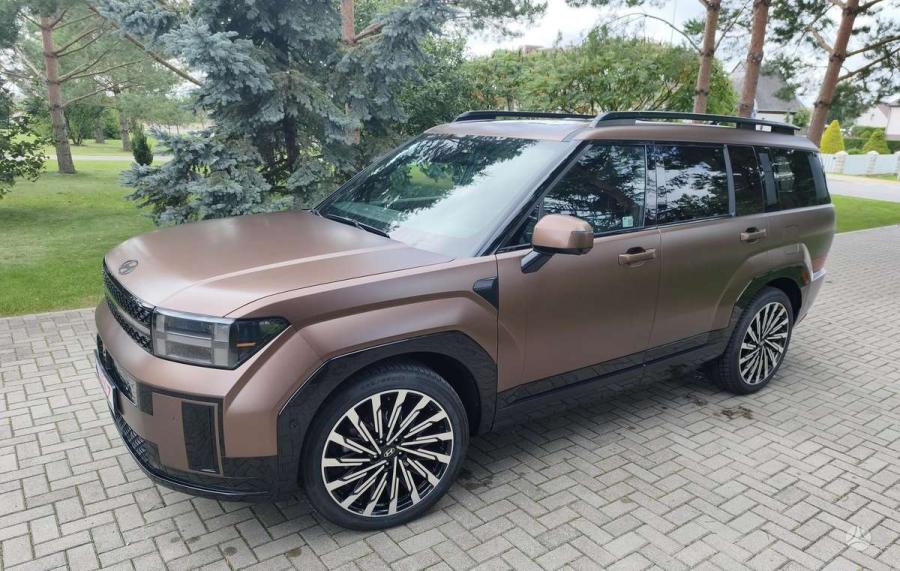Brūns Hyundai Santa Fe 2025 Vilkaviškis, ar dzinēja tilpumu 2.50 L un nobraukumu 33 tūkst. km par 39500 €, foto 3 vietnē AUTOMOTO.COM.LV
