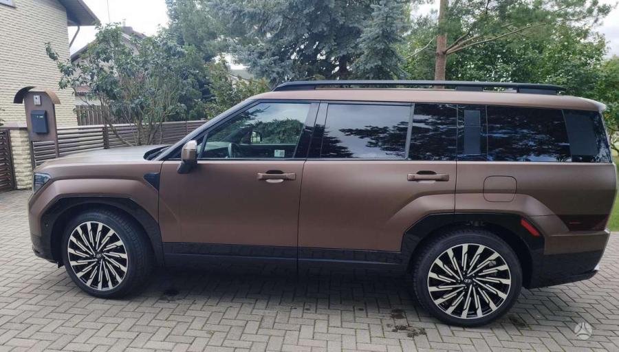 Brūns Hyundai Santa Fe 2025 Vilkaviškis, ar dzinēja tilpumu 2.50 L un nobraukumu 33 tūkst. km par 39500 €, foto 4 vietnē AUTOMOTO.COM.LV