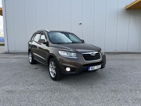 Brown Hyundai Santa Fe 2011 in Tartu, with an engine capacity of 2.20 L and mileage of 308 thousand km for 6499 €, photo 2 on AUTOMOTO.COM.LV