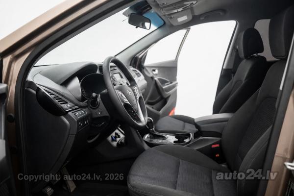 Brown Hyundai Santa Fe 2013 in Tallinn, with an engine capacity of 2.20 L and mileage of 110 thousand km for 12999 €, photo 7 on AUTOMOTO.COM.LV