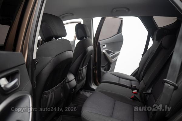 Brown Hyundai Santa Fe 2013 in Tallinn, with an engine capacity of 2.20 L and mileage of 110 thousand km for 12999 €, photo 8 on AUTOMOTO.COM.LV
