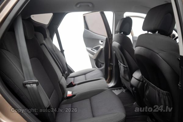 Brown Hyundai Santa Fe 2013 in Tallinn, with an engine capacity of 2.20 L and mileage of 110 thousand km for 12999 €, photo 9 on AUTOMOTO.COM.LV