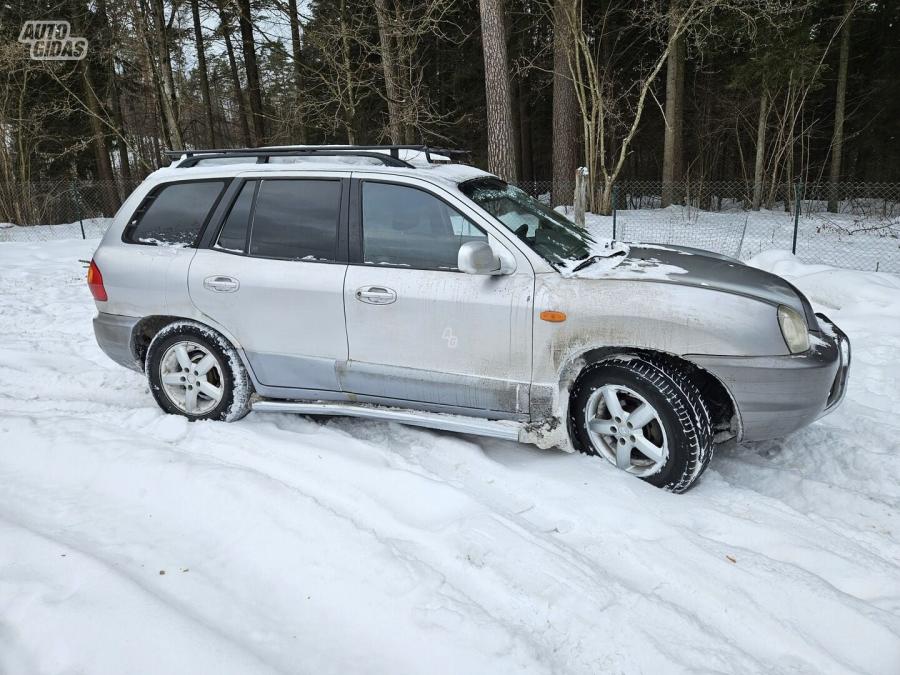 Hyundai Santa Fe 2002 in Prienai, with an engine capacity of 2.40 L and mileage of 312 thousand km for 850 €, photo 4 on AUTOMOTO.COM.LV