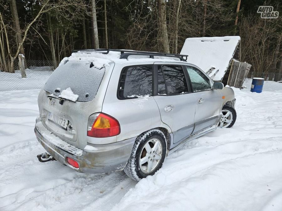 Hyundai Santa Fe 2002 in Prienai, with an engine capacity of 2.40 L and mileage of 312 thousand km for 850 €, photo 5 on AUTOMOTO.COM.LV