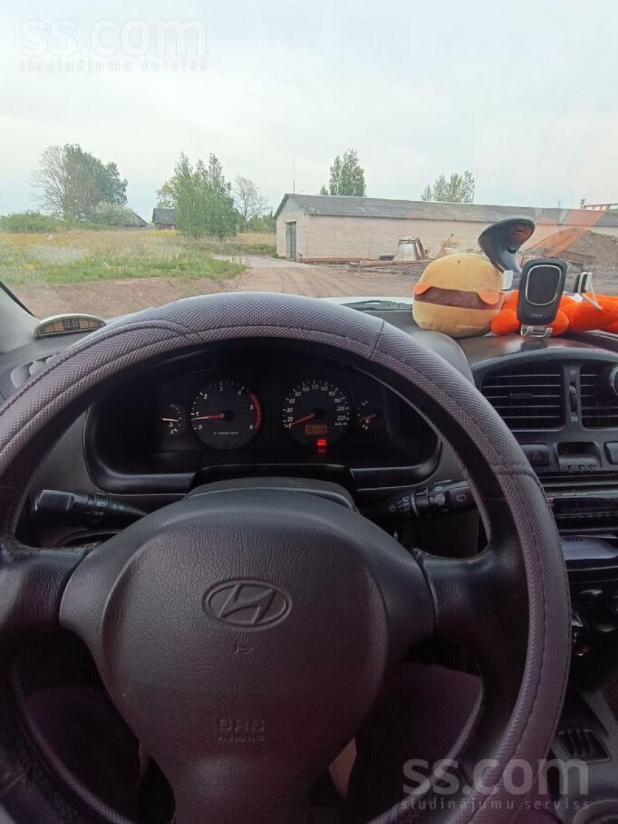 Hyundai Santa Fe 2002 Ludza, ar dzinēja tilpumu 2.00 L un nobraukumu 0 tūkst. km par 2250 €, foto 3 vietnē AUTOMOTO.COM.LV