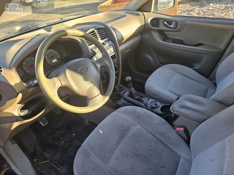 Hyundai Santa Fe 2004 in Kaunas, with an engine capacity of 2.00 L and mileage of 240 thousand km for 1000 €, photo 5 on AUTOMOTO.COM.LV