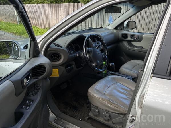 Hyundai Santa Fe 2005 in Riga, with an engine capacity of 2.70 L and mileage of 209 thousand km for 1550 €, photo 5 on AUTOMOTO.COM.LV