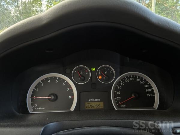 Hyundai Santa Fe 2005 in Riga, with an engine capacity of 2.70 L and mileage of 209 thousand km for 1550 €, photo 7 on AUTOMOTO.COM.LV