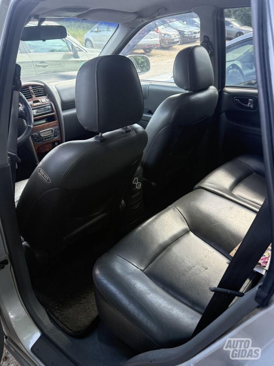 Hyundai Santa Fe 2005 Panevēža, ar dzinēja tilpumu 1.90 L un nobraukumu 284 tūkst. km par 1700 €, foto 6 vietnē AUTOMOTO.COM.LV