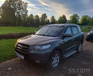Hyundai Santa Fe 2006 in Jekabpils, with an engine capacity of 2.20 L and mileage of 228 thousand km for 2600 €, photo 2 on AUTOMOTO.COM.LV