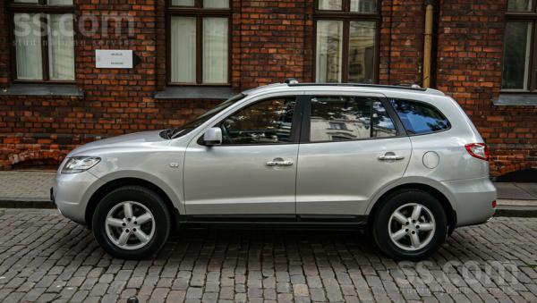 Hyundai Santa Fe 2006 in Riga, with an engine capacity of 2.20 L and mileage of 252 thousand km for 3250 €, photo 2 on AUTOMOTO.COM.LV