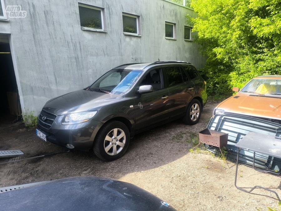 Hyundai Santa Fe 2006 in Kaunas, with an engine capacity of 2.20 L and mileage of 230 thousand km for 1890 €, photo 4 on AUTOMOTO.COM.LV
