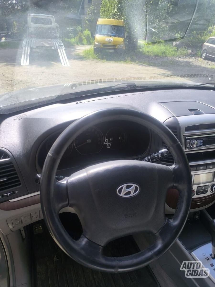 Hyundai Santa Fe 2006 in Kaunas, with an engine capacity of 2.20 L and mileage of 230 thousand km for 1890 €, photo 7 on AUTOMOTO.COM.LV