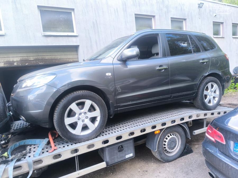 Hyundai Santa Fe 2006 in Kaunas, with an engine capacity of 2.20 L and mileage of 230 thousand km for 1890 €, photo 9 on AUTOMOTO.COM.LV