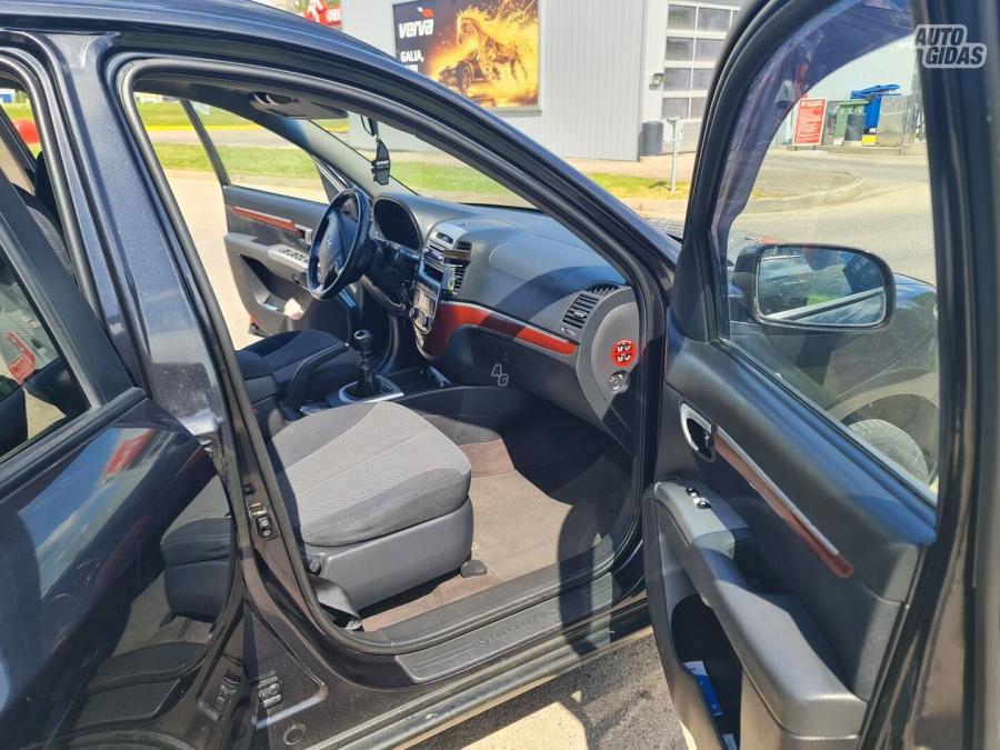 Hyundai Santa Fe 2006 in Kaunas, with an engine capacity of 2.20 L and mileage of 250 thousand km for 3150 €, photo 5 on AUTOMOTO.COM.LV