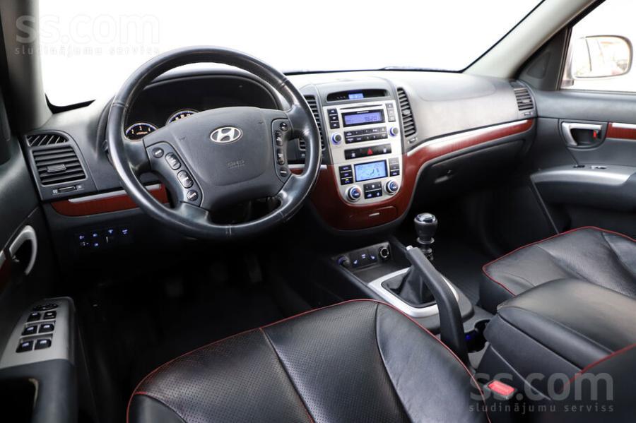 Hyundai Santa Fe 2006 in Tukums, with an engine capacity of 2.20 L and mileage of 372 thousand km for 3990 €, photo 7 on AUTOMOTO.COM.LV